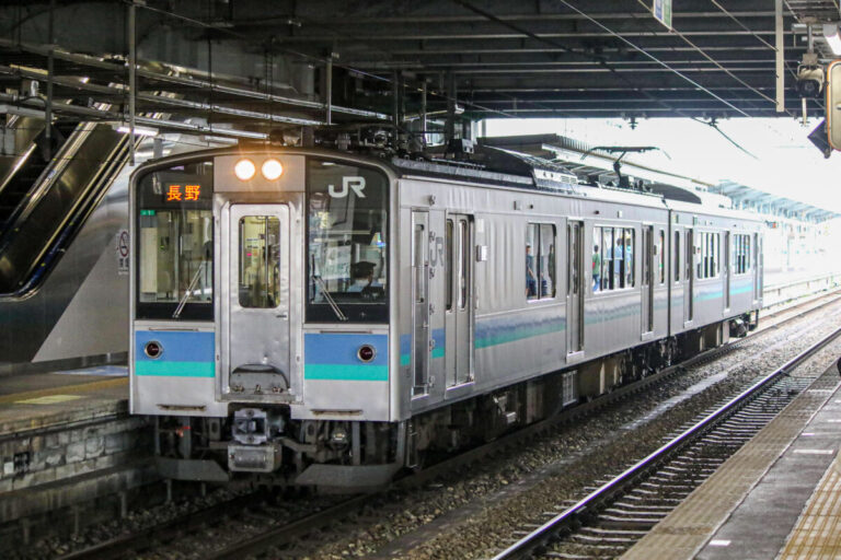 赤い辰野線は活気づいた沿線の夢を見ない | FreedomTrain