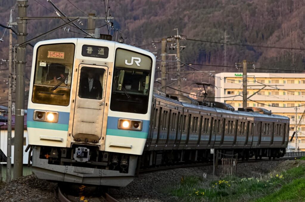 「唯一無二の片側日焼け」211系0番台N601編成 | FreedomTrain